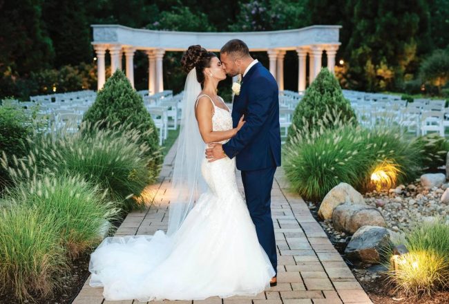 This Delaware Couple Shares an Unbreakable Bond – Weddings Today